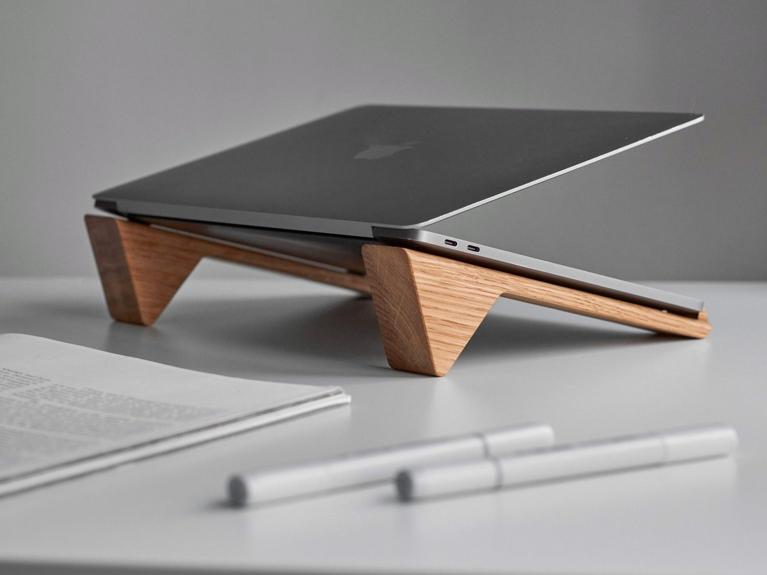 Discover The Trusted Wooden Laptop Stands Manufacturer